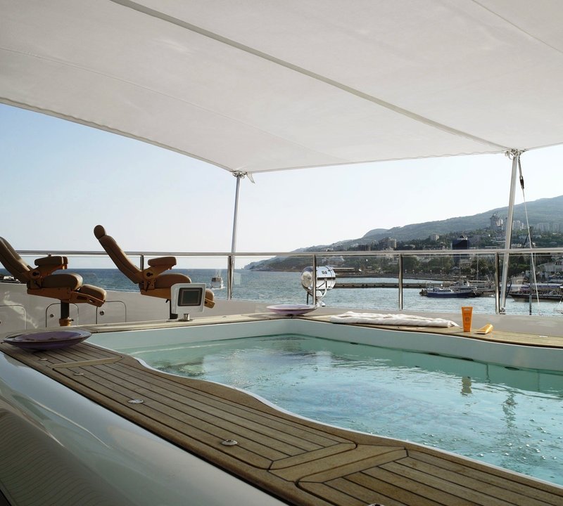 Yacht SAMAR, DEVONPORT | CHARTERWORLD Luxury Superyacht Charters